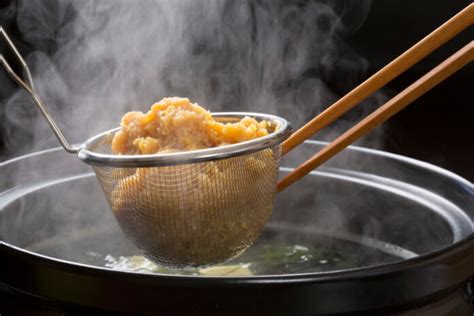 【和食の豆知識】赤味噌・白味噌・合わせ味噌の違いとは？ 沸騰させてはいけない味噌といい味噌がある？ 暮らしの歳時記 All About