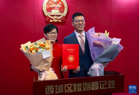 北京の視覚障がい者が点字版の書類で婚姻届 中国で初 4 人民網日本語版 人民日報