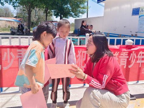 阳信县流坡坞镇团委开展预防青少年犯罪宣传活动法治未成年人校园