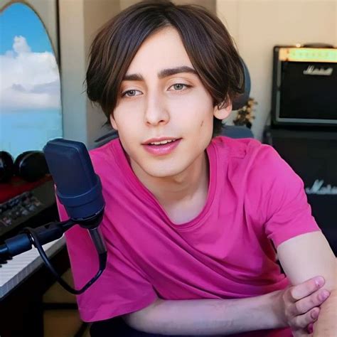𝕬𝖎𝖉𝖆𝖓 𝕲𝖆𝖑𝖑𝖆𝖌𝖍𝖊𝖗 Celebridades Masculinas Adolescentes Chicos Bonitos
