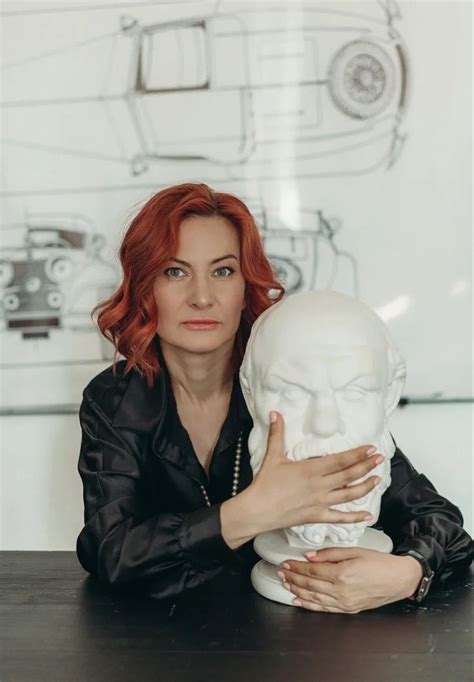 Женщина фотосессия бизнесвуман девушка в офисе эстетика