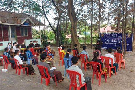 ပန်းခင်းစီမံချက်ဖြင့်ပြုလုပ်ပေးခဲ့သည့် နိုင်ငံသားစိစစ်ရေးကတ်ပြား ပေးအပ