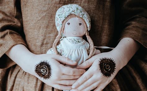 Download Wallpaper 1920x1200 Hands Doll Art Eyes Dress Widescreen
