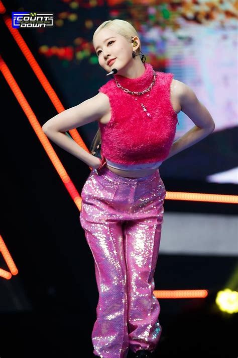 엠카운트다운 220303 Stayc스테이씨 Run2u 현장포토 네이버 포스트 Stage Outfits