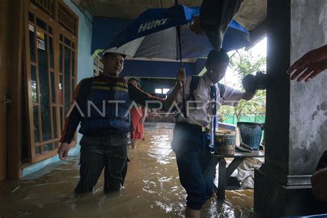 BANJIR CIPINANG MELAYU ANTARA Foto