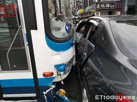 快訊／羅斯福路公車攔腰撞轎車！「碰」一聲嚇壞通勤族 4人送醫 Ettoday社會新聞 Ettoday新聞雲
