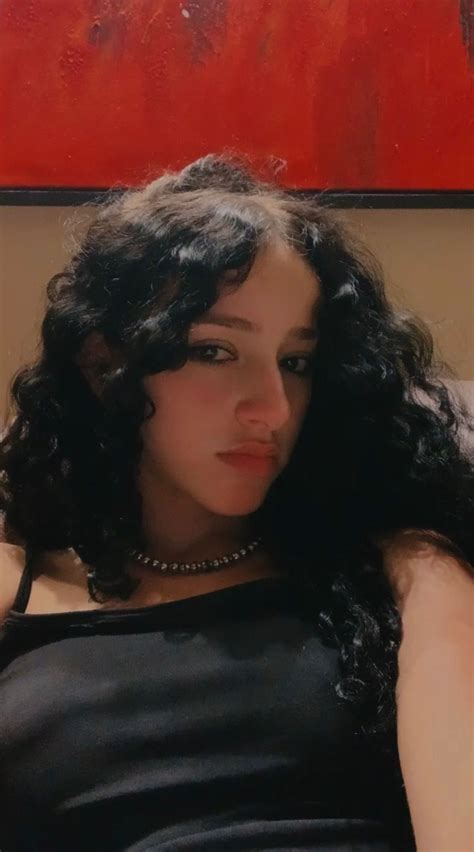Com Três Milhões De Seguidores No Tiktok Kika Assina Com A Aloha