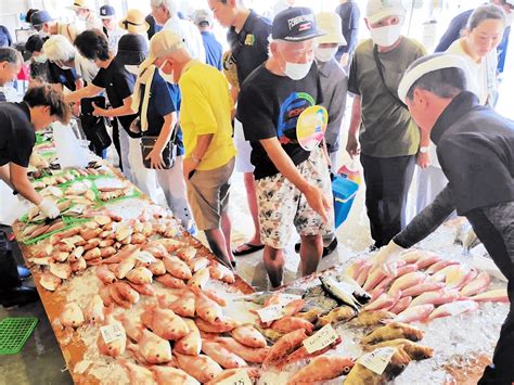 新鮮な魚求め行列 境港中野港 今年最後の漁村市 日本海新聞 NetNihonkai