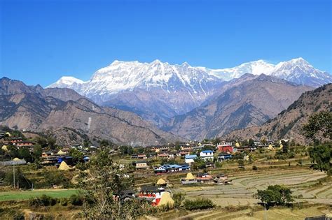 म्याग्दीको पर्यटकीय गन्तव्य घोडेपानीमा बल्ल पुग्यो बस सडक कालोपत्रेको