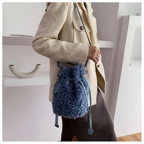 Badu Bg Ежедневна дамска плюшена чанта с кожена дръжка Badu Bg