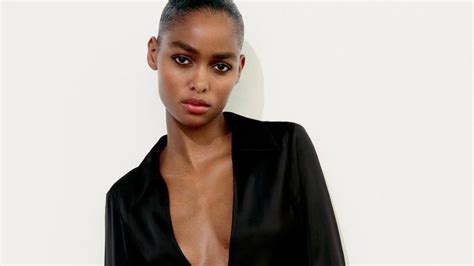 Por 20 euros el éxito de la camisa más Coquette de Zara