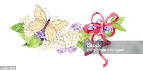 라일락의 수채화 그림입니다 나뭇잎 꽃 빨간 새틴 리본 활 및 나비가 있는 보라색 주사기의 구성 결혼식 초대장 카드에 대 한 봄