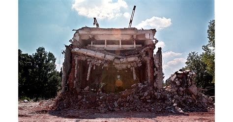 19 г след падането на мавзолея подземията му стават галерия