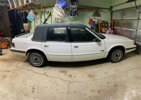 1990 Chrysler New Yorker Sedan White FWD Automatic Classic Chrysler
