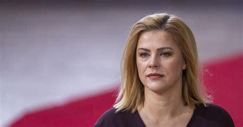 Letonia Tilda A Rusia De Vecino Alcohólico Y Adicto De Acciones
