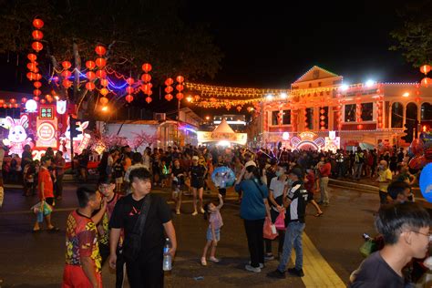 225962 Throng Miri Gong Xi Bazaar 2023