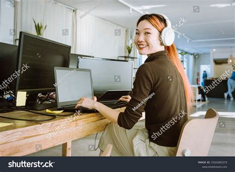 36 736 Programmer Smiling Images Stock Photos Vectors Shutterstock
