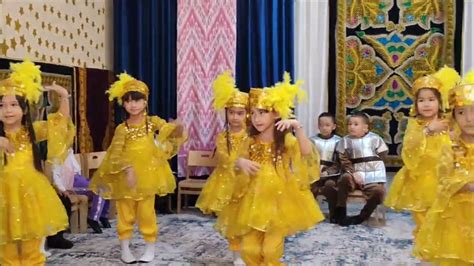 Qizlar Ijrosida Xorazmcha Raqs Youtube