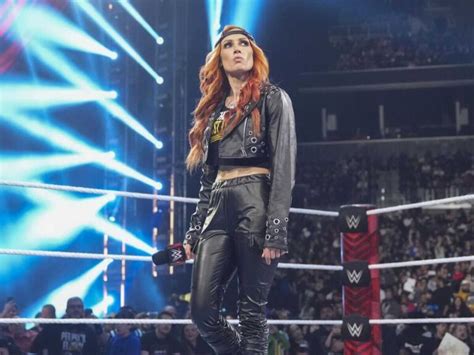 Watch Top Female Star Hilariously Hops On Jey Usos Yeet Train At
