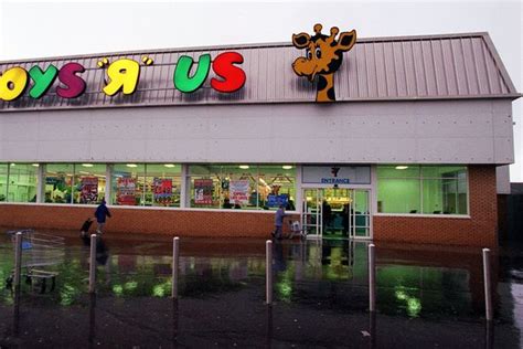 Recalling Glasgows Toys R Us Stores As Loved Toys Giant Set To Make A
