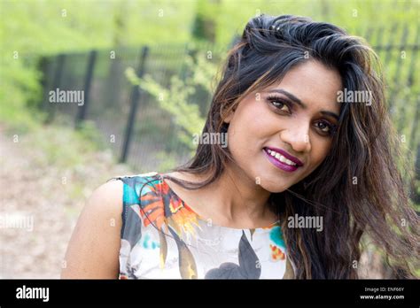 Jeune Femme Indienne Portrait Gros Plan Visage Banque De Photographies