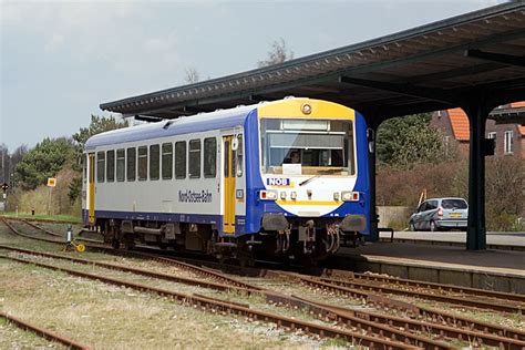 Der VT 411 (NE 81) der NOB im Einsatz zwischen Niebüll und Tønder ( 5 ...