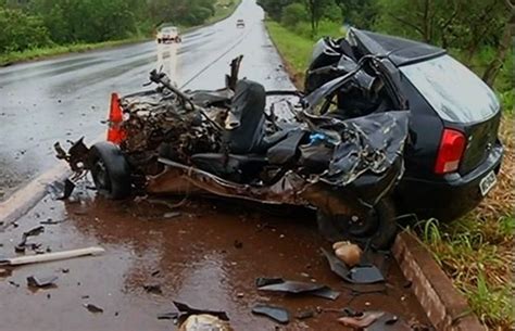 G1 Batida Entre Carro E Caminhão Mata Três Pessoas Na Br 452 Em