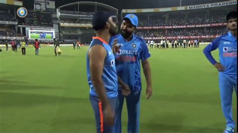 Rohit Sharma Fun With Dinesh Kartik After Match Youtube