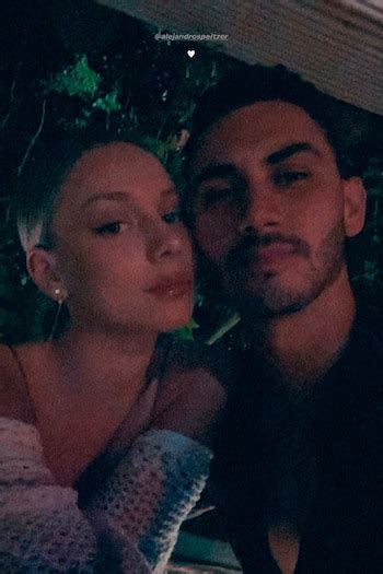 Juntos En Roma Ester Expósito Y Alejandro Speitzer Celebran Su