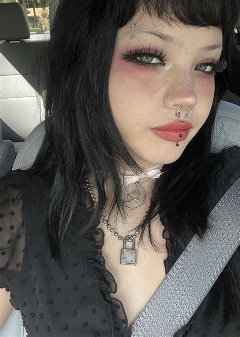 Alt Makeup Looks Eyeliner Emo Makeup Looks Makeup For Green Eyes