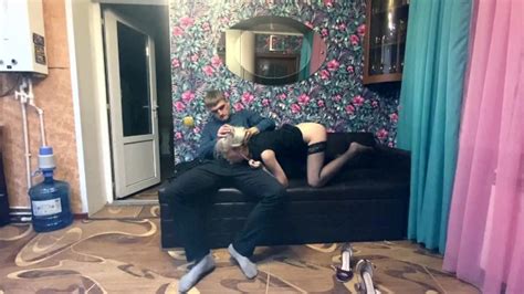 Я отжарил эту деловую сучку прямо на кухонном диване Xxx Mobile Porno