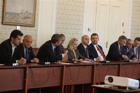 Промените в конституцията да не станат “сглобка”