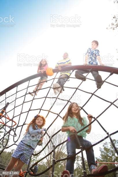 다 인종 초등학교 어린이 공원 놀이터에 아이에 대한 스톡 사진 및 기타 이미지 아이 운동장 놀기 Istock
