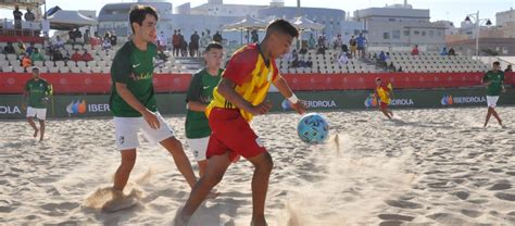 Fcf Dos Catalans Convocats Amb La Selecció Nacional Absoluta De