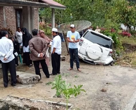 Mobil Berisi Rombongan KUA Sungai Puar Kecelakaan Di Tanjung Raya Semua Penumpang Selamat