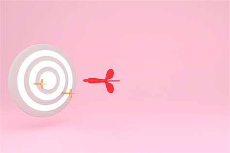Bullseye 또는 Dart 보드에는 비즈니스 타겟팅 및 목표 달성 비즈니스 개념을위한 사격 목표의 중심에 부딪히는 다트