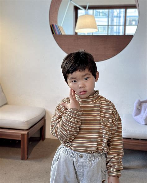 김민성 ᦂ ⠀ ⠀ ⠀ ⠀ 올해 유치원가는 민성이의 봄이 기다려지는데 왜 점점 추워지나요 ㅠㅠ 겨울이 너무 싫지만 겨울옷이 예쁜게 많아 다 사주고싶어요 요런 오빠미