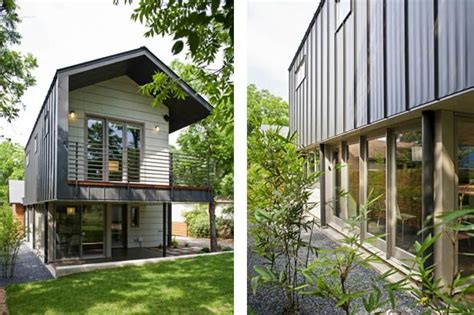 ผนังบ้าน แผ่นเมทัลชีทสีดำ สร้างบ้านให้ดูทันสมัย Farmhouse Style House