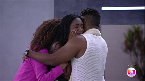 Fred Nicácio Domitila Barros e Sarah Aline choram após Eliminação de
