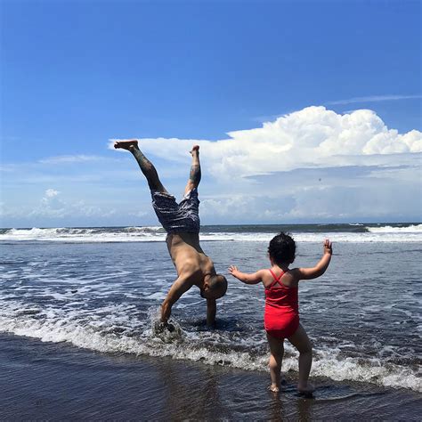 Roadtrip A La Libertad El Salvador PANTONEMAGENTA