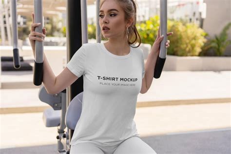страница 5 Женщина футболка Mockup Бесплатные векторные изображения
