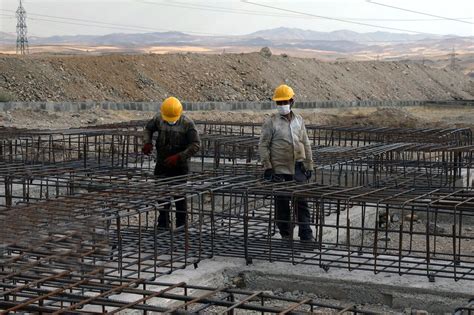 تمام کارگران ساختمانی با مصوبه جدید مجلس بیمه می‌شوند