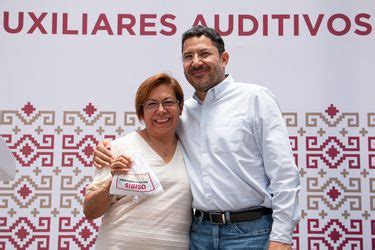 Martí Batres entrega auxiliares auditivos a 193 capitalinos Grupo Milenio