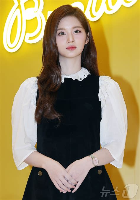 엔믹스 설윤 인형이 따로 없네 뉴스1