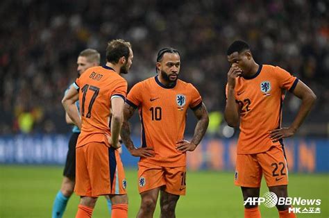 ‘반다이크·시몬스 벤치 네덜란드 제시 마치 감독 데뷔 캐나다전 선발 명단 발표···‘프림퐁·브로비·데파이 스리톱 가동