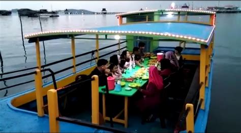 Menyantap Seafood Di Atas Restoran Kapal Sembari Menikmati Pemandangan Laut