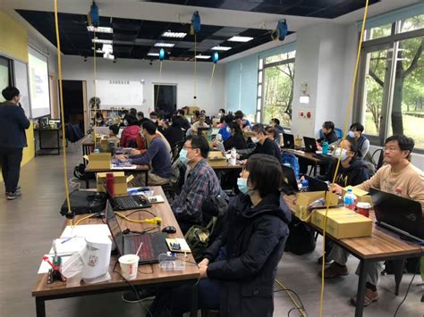 信惠的瘋狂教室 這次來花蓮智慧教育中心舉辦的研習，連續三天的arduino課程希望來參加的老師能撐到最後