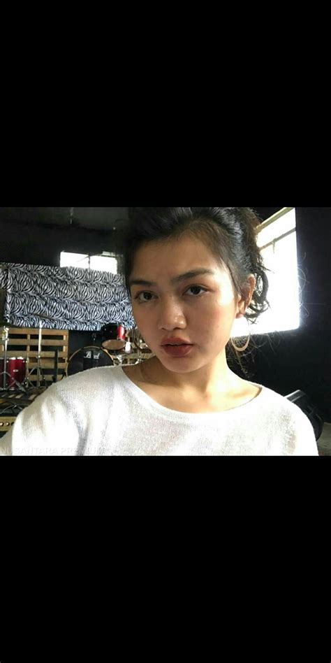 Putih Bersih 💦 Scrolller