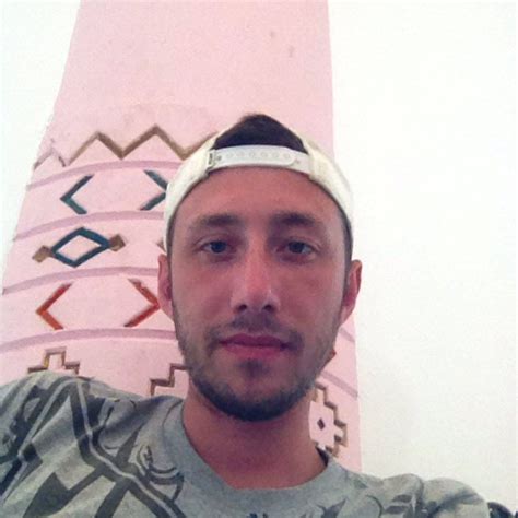 Max Sava Medium