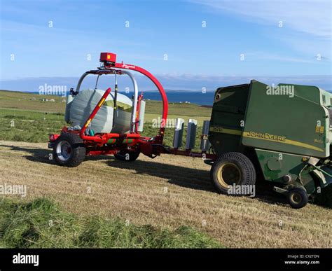 Dh Baler Harvesting Uk John Deere Tractor Baling Rapping Field